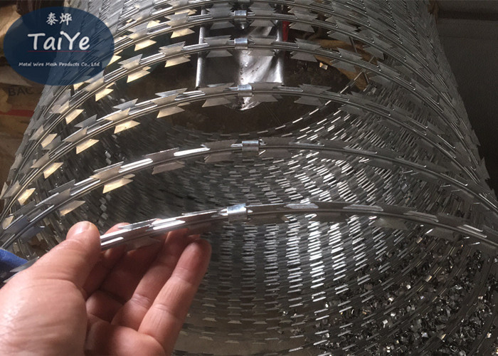 Seng Dilapisi Klip Pagar Kawat Berduri Lebih Besar Untuk CBT65 Kawat ...